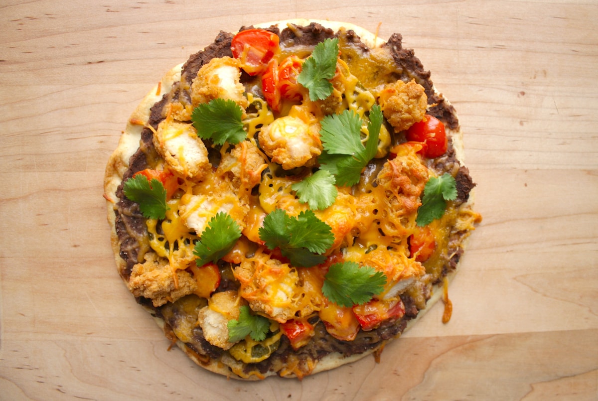 Mexican Chicken Flatbread | The Hungry Hutch